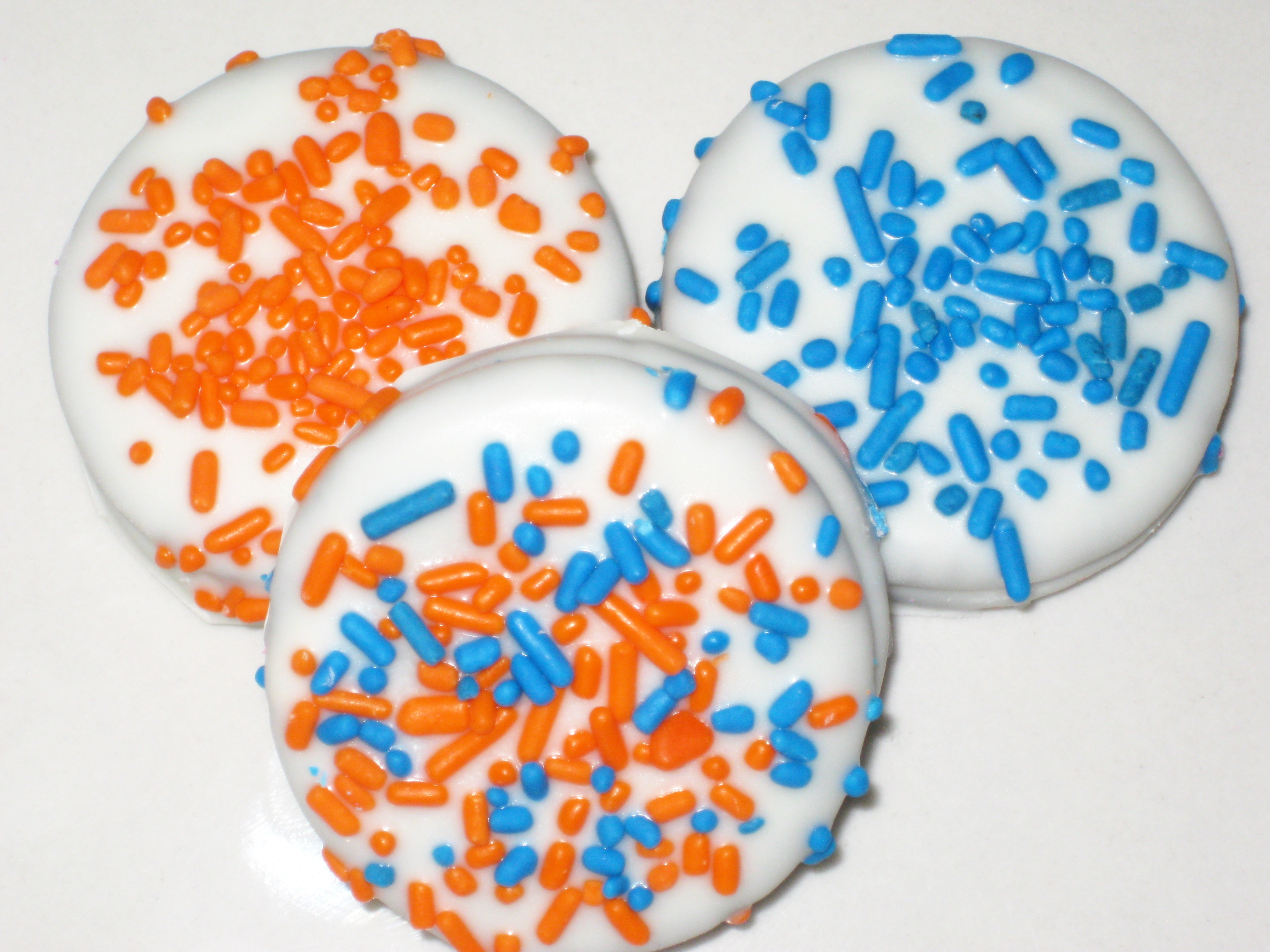 Orange Blue Oreos - 1 Dozen (12) White Chocolate Milk Chocolate Candy ...